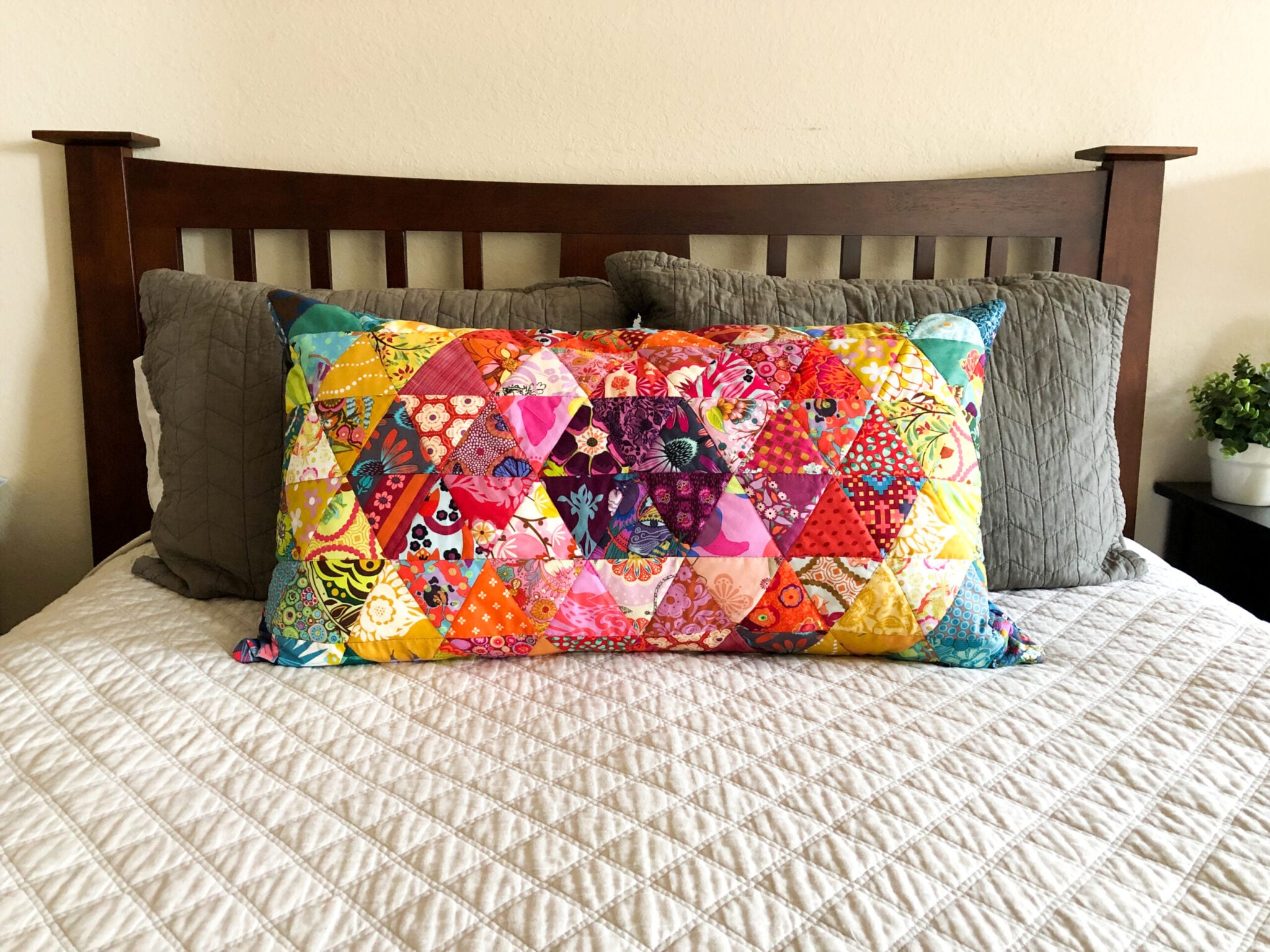 How to Insert an Invisible zipper in a pillow in 7 Easy Steps